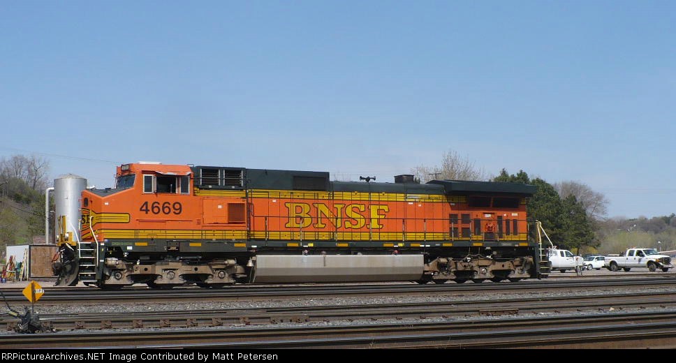 BNSF 4669